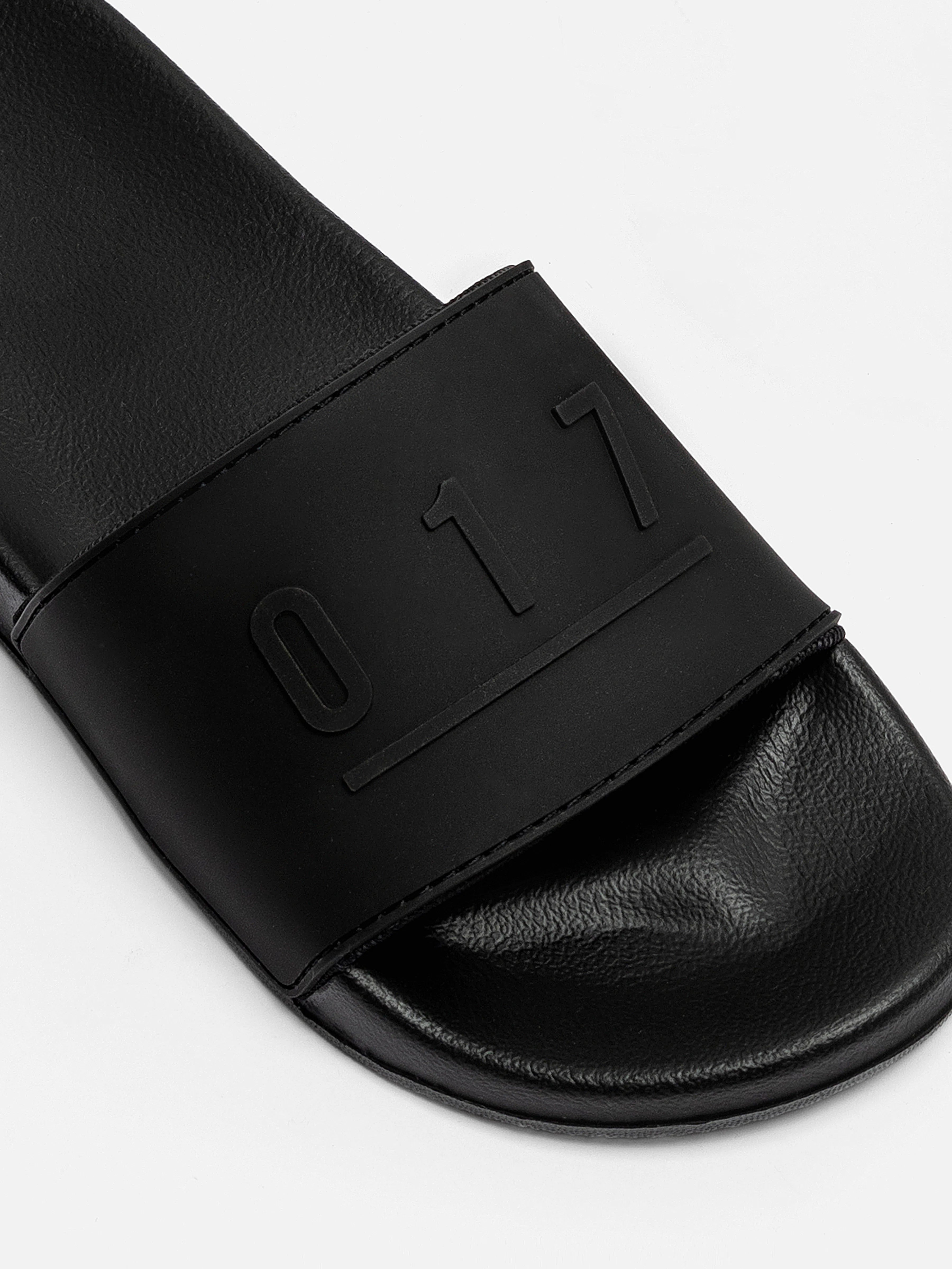 Men's Slides Online in Pakistan – FURORJEANS